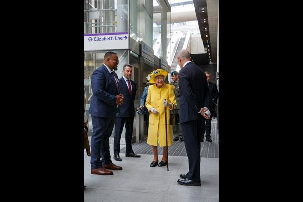 Queen visits Paddington station for official opening of Elizabeth line ...